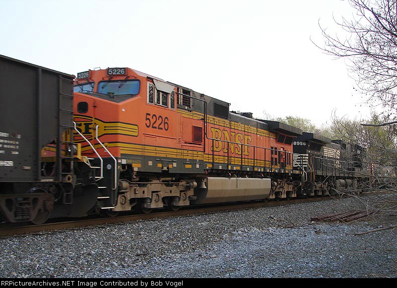 BNSF 5226